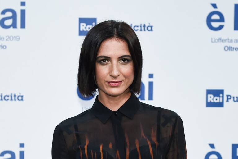 Chi è Ema Stokholma, la speaker franco-italiana