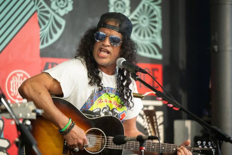 Chi è Slash, il chitarrista dei Guns N' Roses