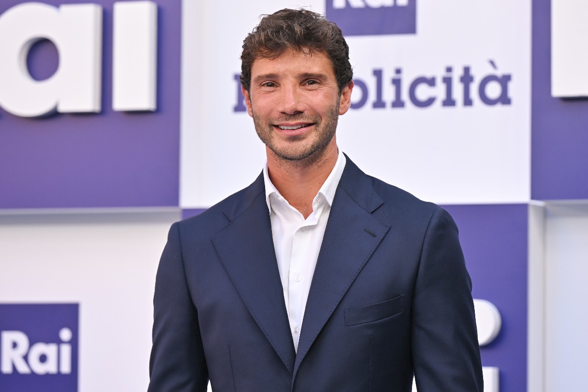 Stefano De Martino guida Sanremo 2027 con Maria De Filippi